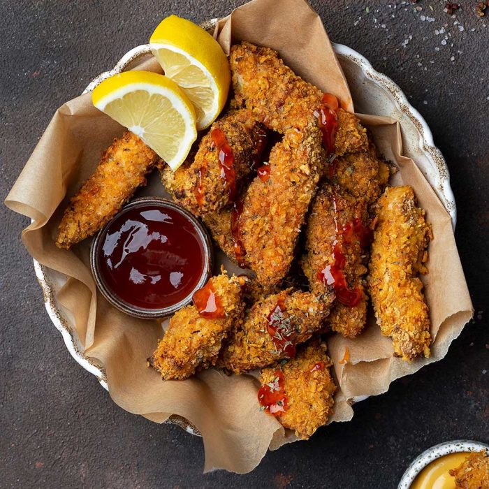 Crispy Chicken Fingers mit Süß-Sauer-Soße - carneo